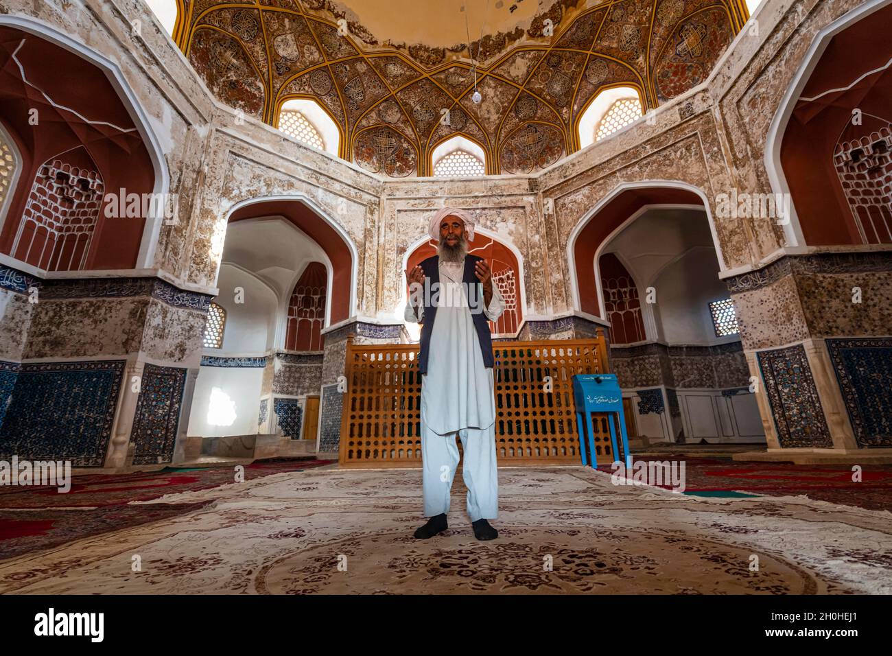 Sufi praying, Shahzada Abdullah shrine, Herat, Afghanistan Stock Photo ...