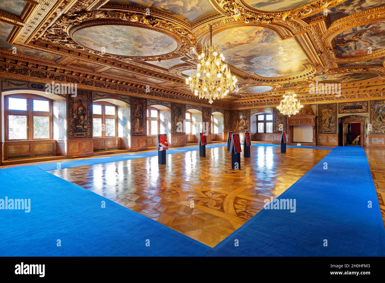 State hall according to Venetian model, splendid ceiling with motifs of ...