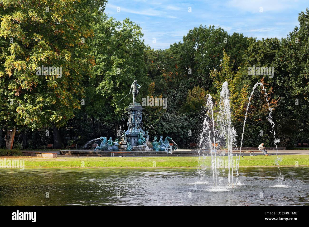 Pond, pond with fountain, in the back Neptune fountain with figures ...