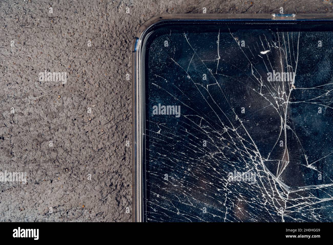 Mobile smartphone with broken screen close up Stock Photo - Alamy
