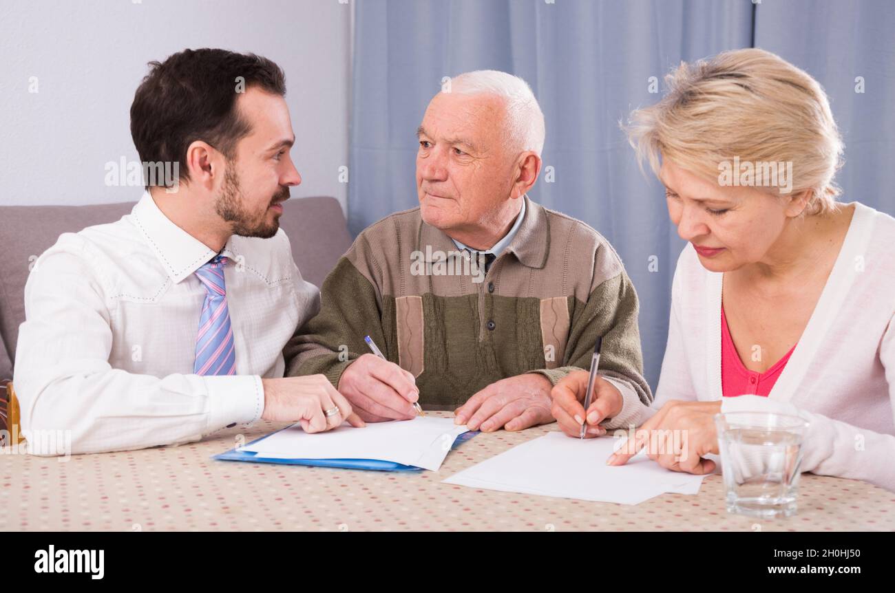 Couple signing agreement Stock Photo - Alamy