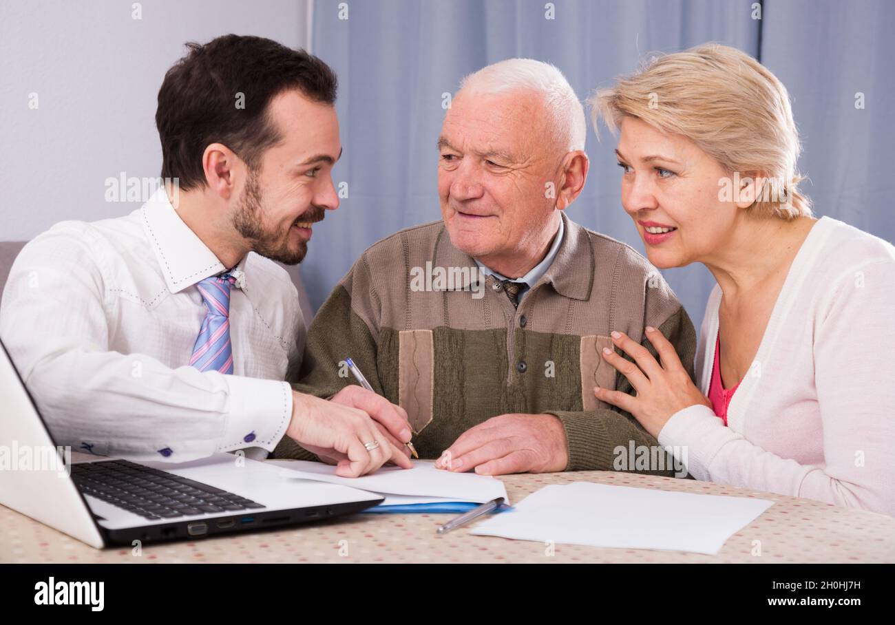 Couple signing agreement Stock Photo - Alamy