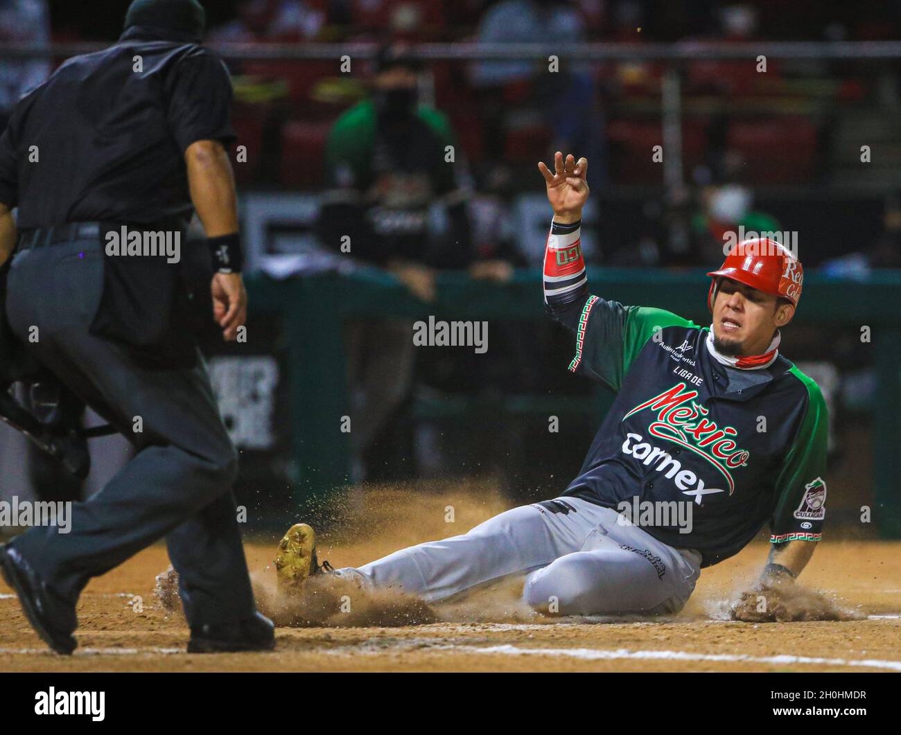 MAZATLAN, MEXICO - JANUARY 31: Victor Mendoza of Tomateros de Culiacan ...