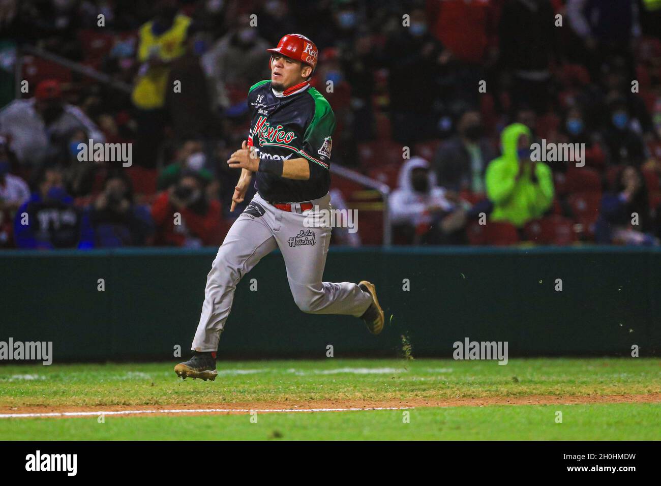 MAZATLAN, MEXICO - JANUARY 31: Victor Mendoza of Tomateros de Culiacan ...