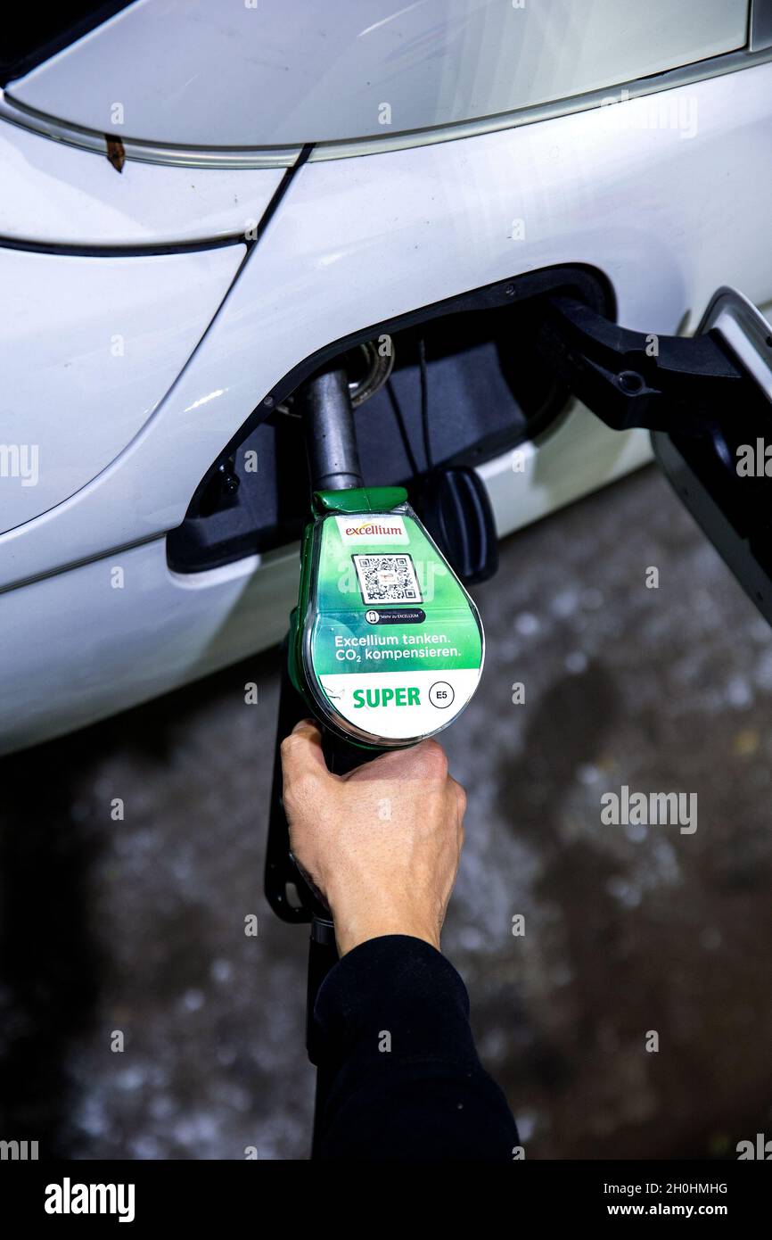 E5 petrol hi-res stock photography and images - Alamy