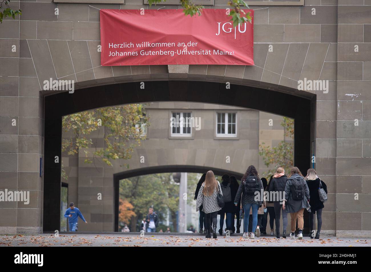 Mainz, Germany. 12th Oct, 2021. Students walk across the campus of ...