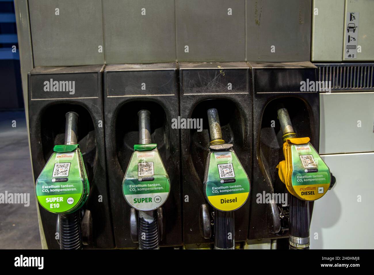 Berlin, Germany. 11th Oct, 2021. Dispensers for the fuels petrol Super ...