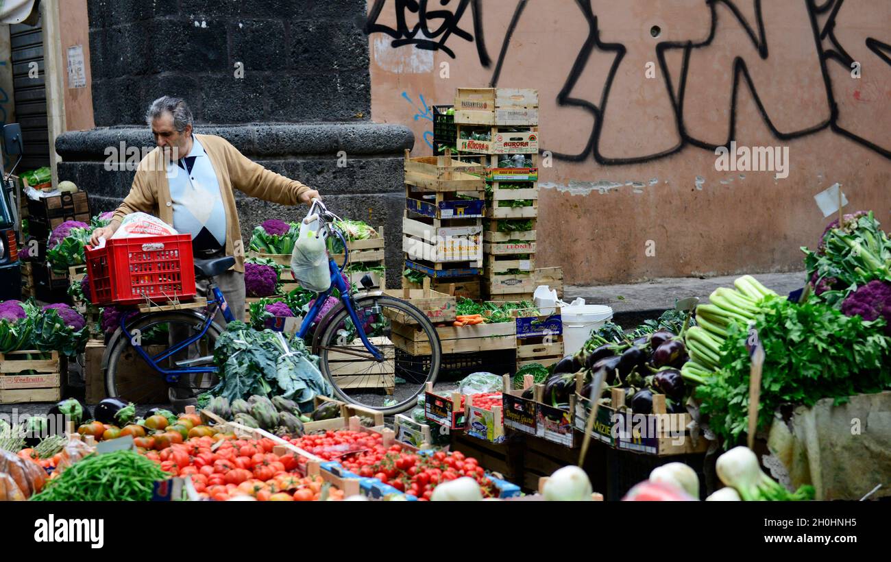 Sicilian street market hi-res stock photography and images - Alamy