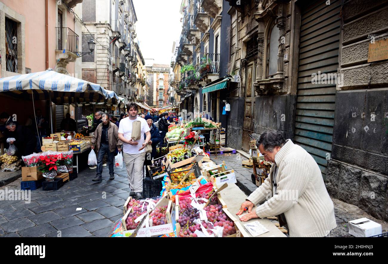 The vibrant street markets in Catania, Italy Stock Photo - Alamy