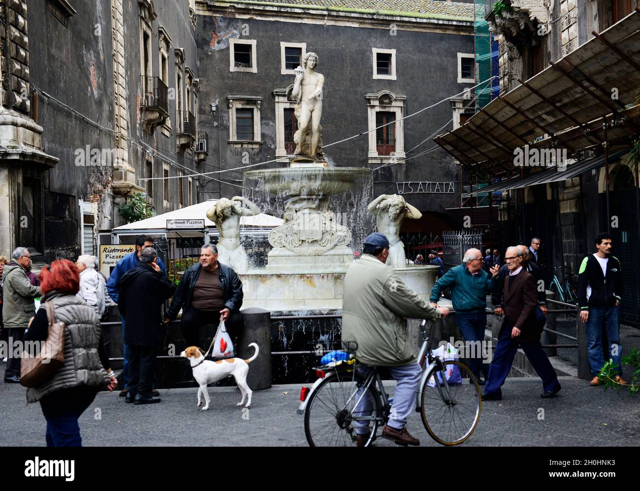 Italian men socializing hi-res stock photography and images - Alamy