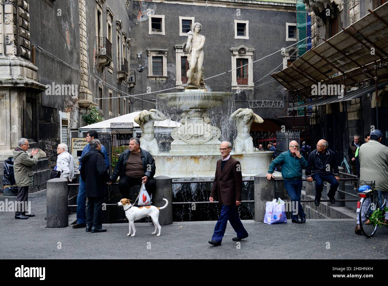 Italian men socializing hi-res stock photography and images - Alamy
