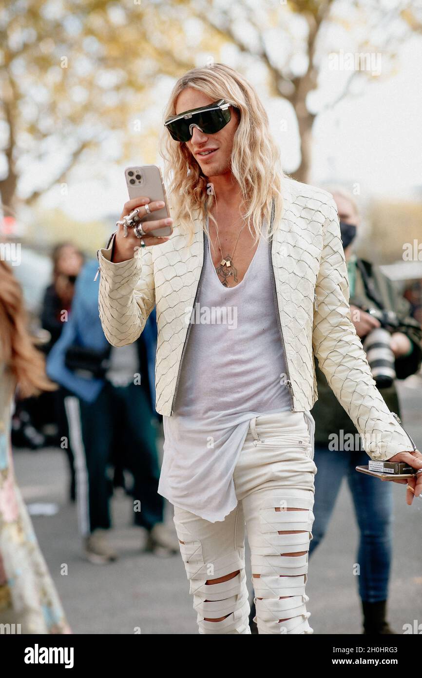 Street style, Tyrone Dylan Susman arriving at Giambattista Valli Spring ...