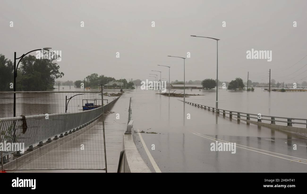flood water from the hawkesbury river flowing over the new windsor ...