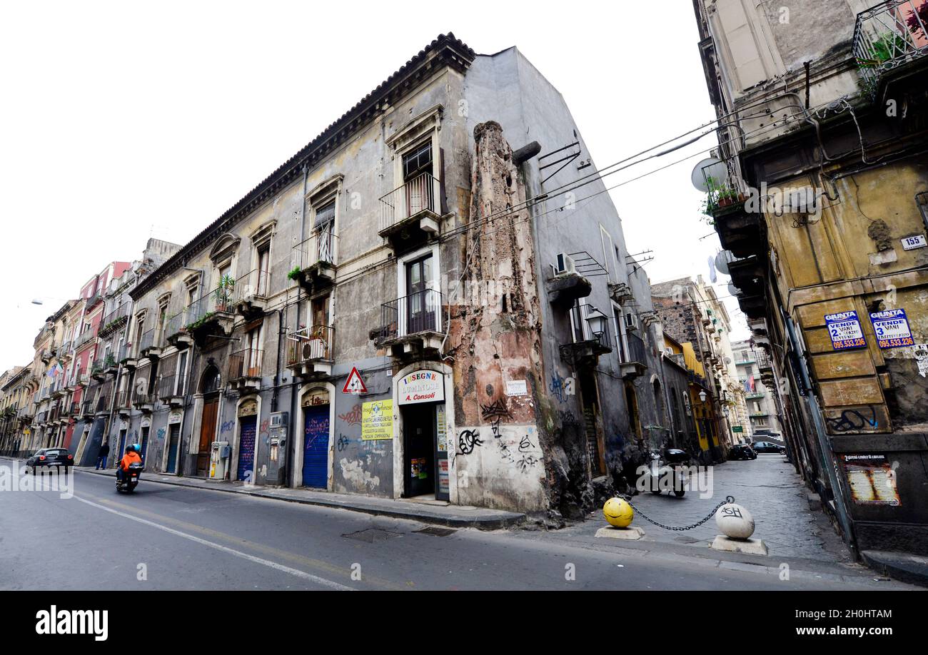 Crumbling buildings hi-res stock photography and images - Alamy
