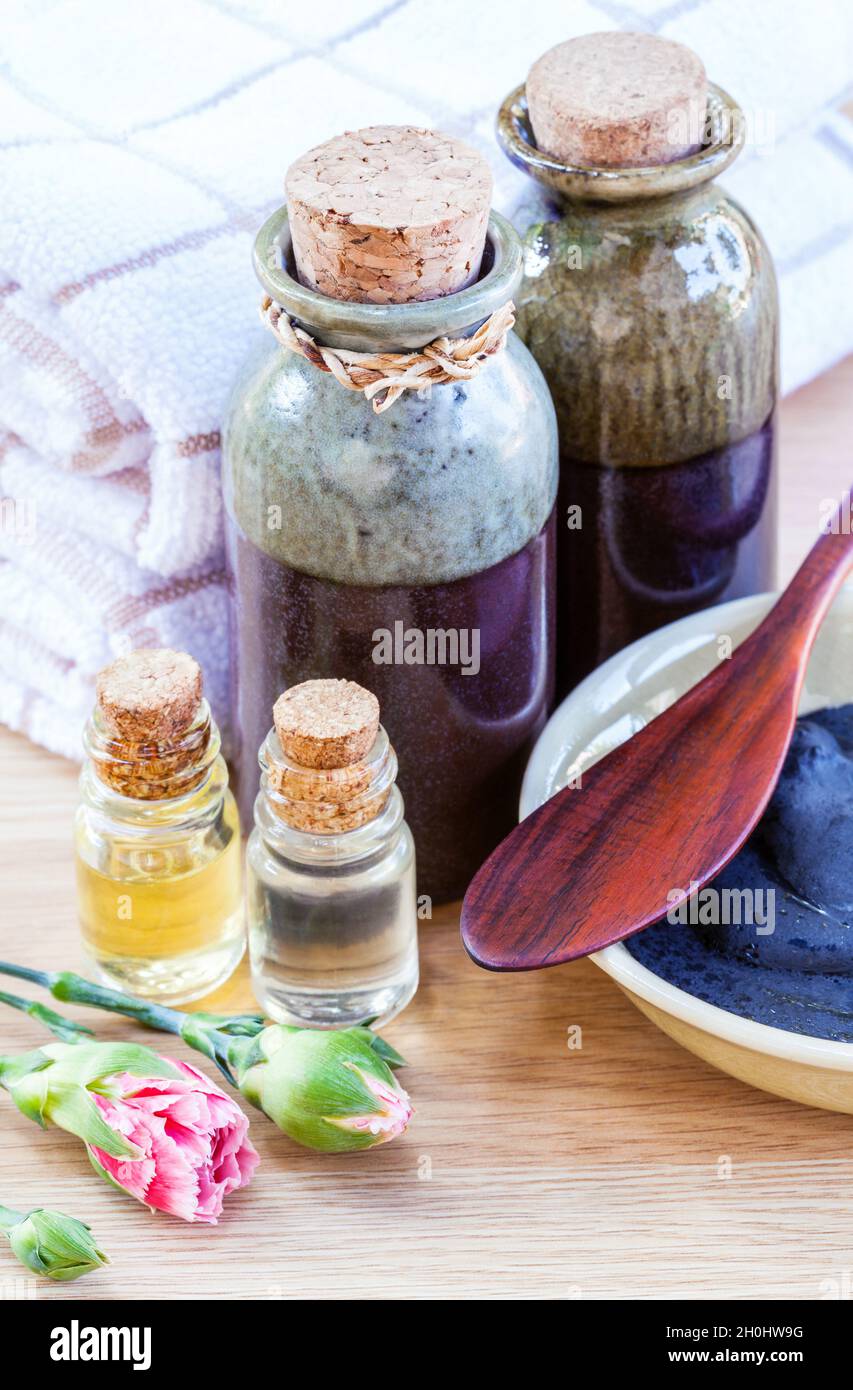 Spa and wellness treatment setup on wooden panel Stock Photo - Alamy