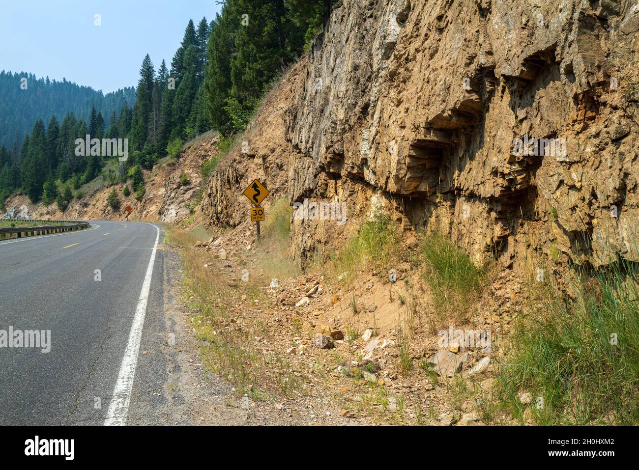 Dangerous cliff side road hi-res stock photography and images - Alamy