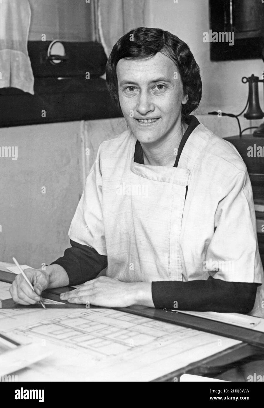 Elizabeth A. Martin, Chicago's only female architect at her workplace ...