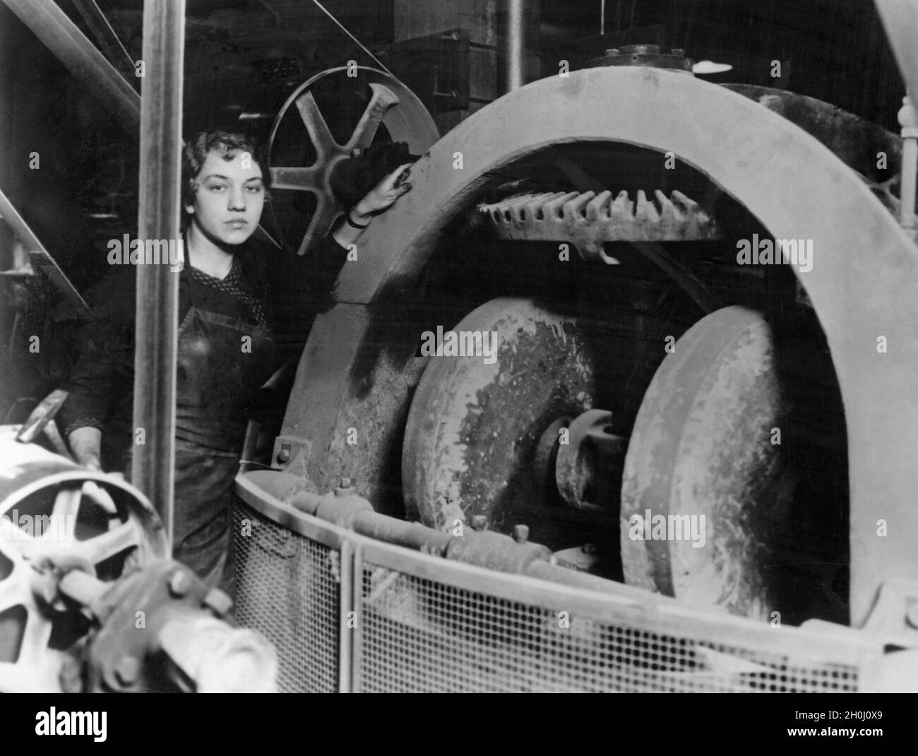 Woman a mechanic Black and White Stock Photos & Images - Alamy
