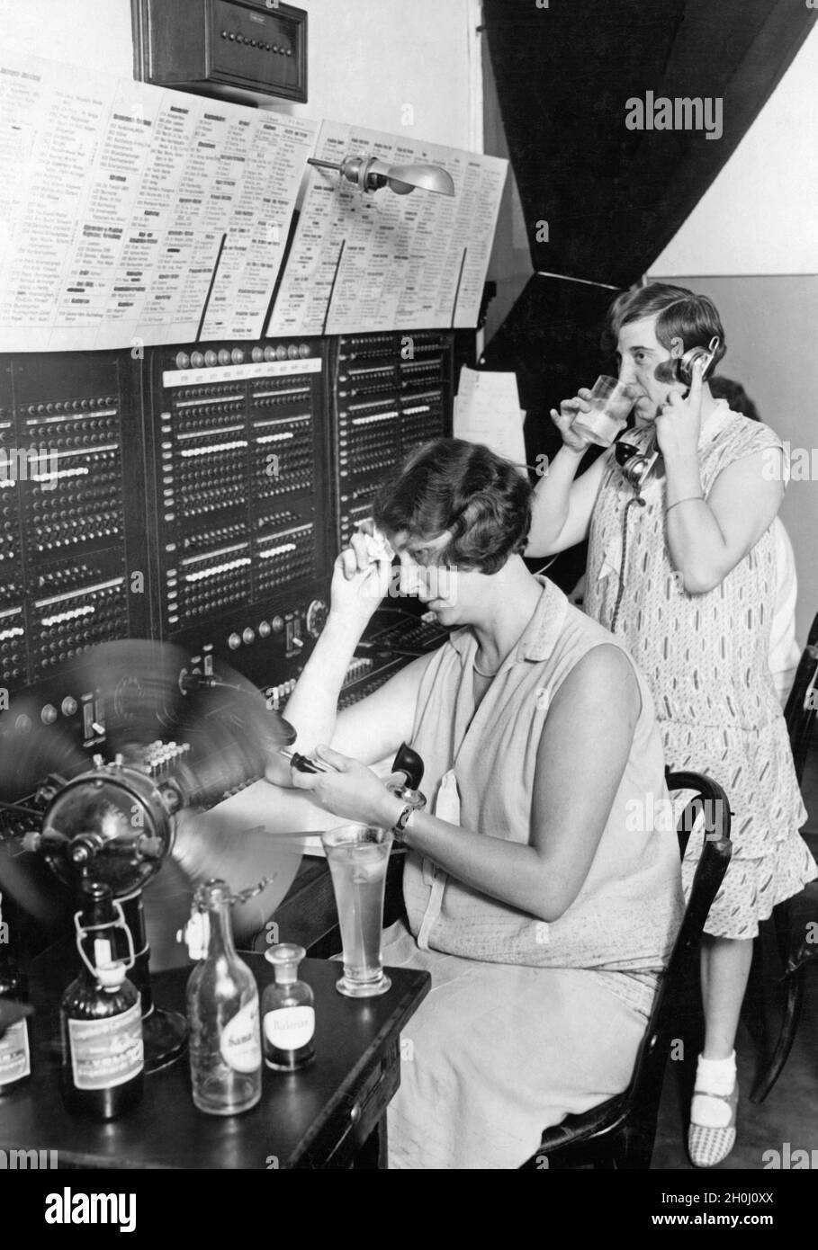 Switchboard operator Black and White Stock Photos & Images - Alamy
