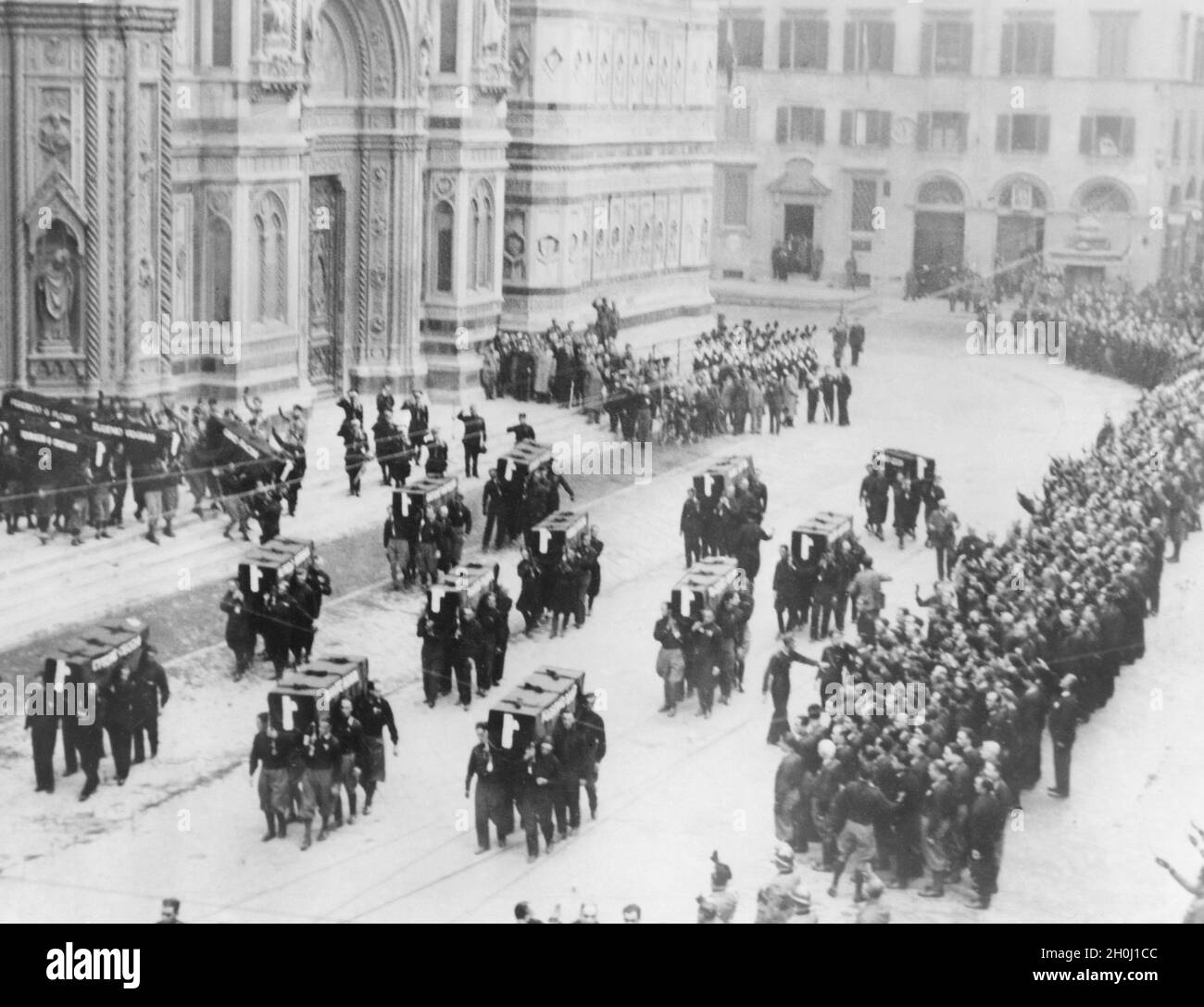 Mussolini death hi-res stock photography and images - Alamy