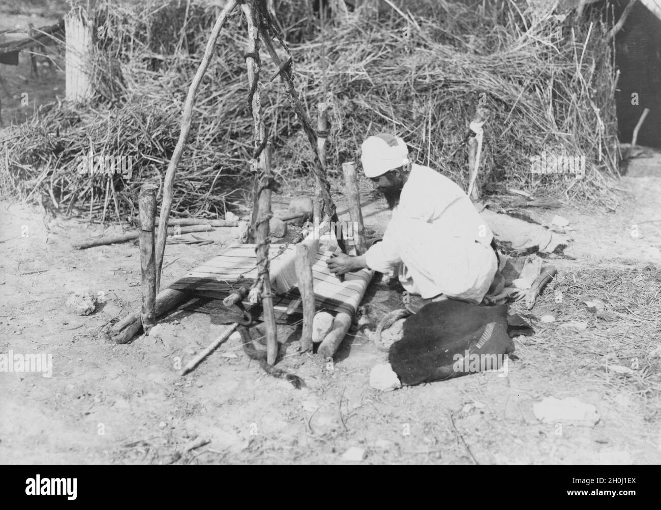 Yezidi weaver in the Sinjar region (Shingal, also Sinjar, Singar) in ...
