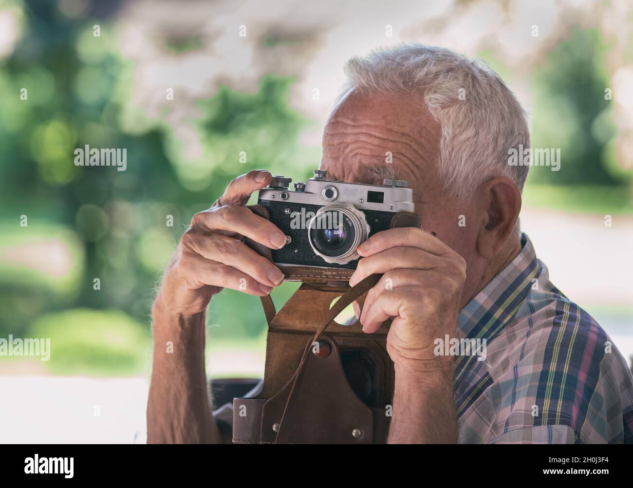 Old analog camera hi-res stock photography and images - Alamy