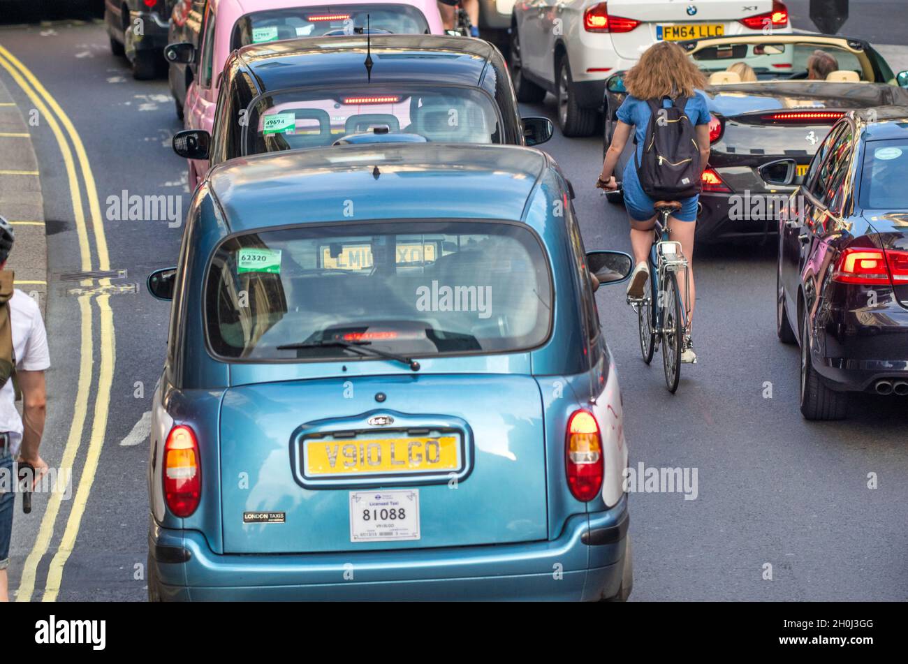 LONDON, UK - JULY 1ST, 2015: City traffic in a crowded and congested road Stock Photo - Alamy