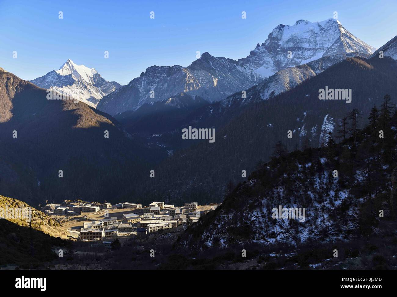 (211013) -- CHENGDU, Oct. 13, 2021 (Xinhua) -- Photo taken on Dec. 31 ...