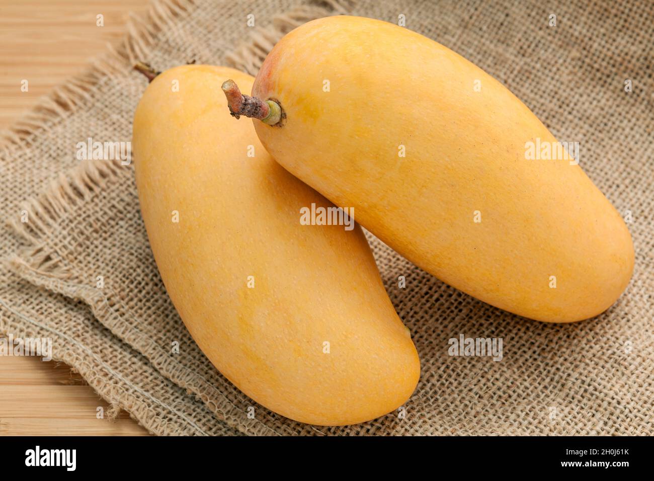 Fresh organic traditional thai mangoes high vitamins and minerals set ...