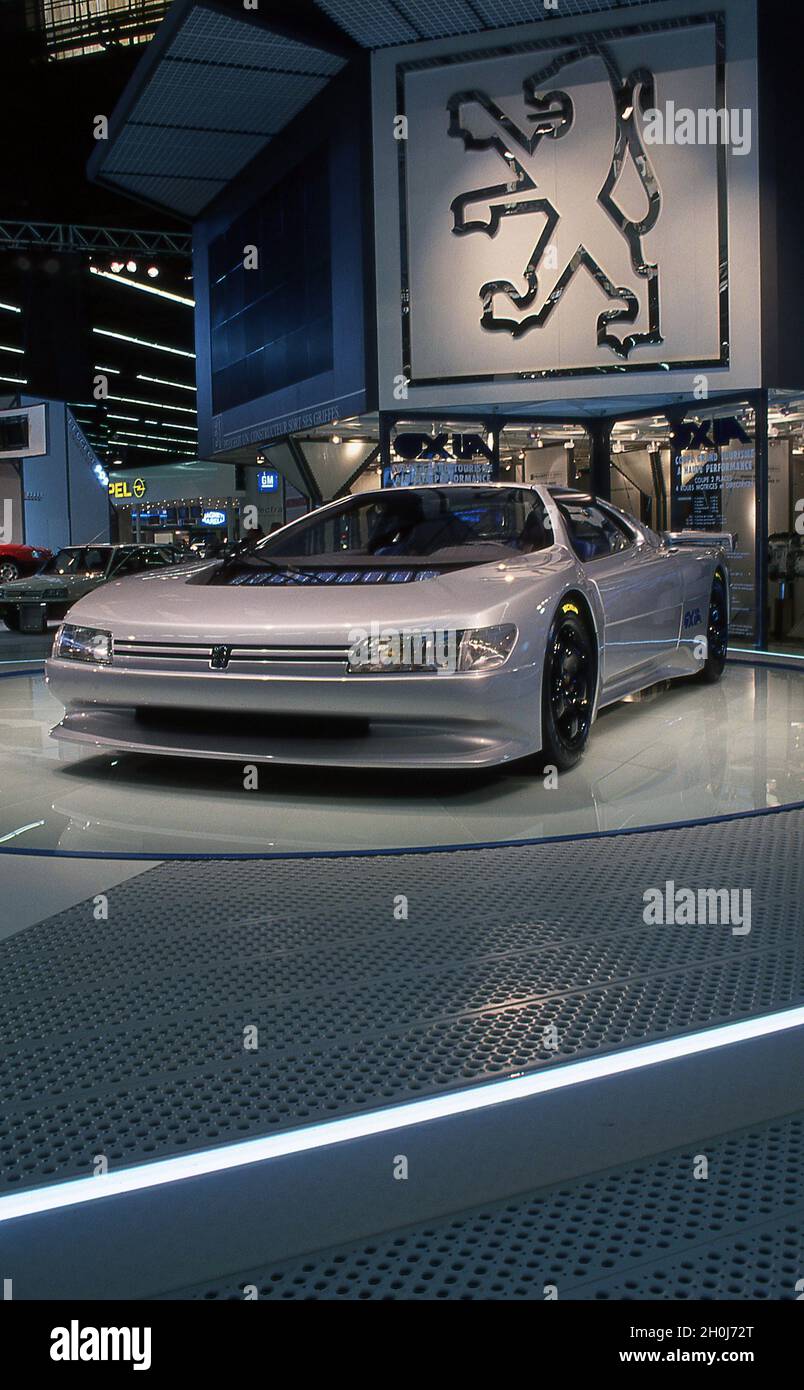 Peugeot Oxia Mid engine super car at the 1988 Paris Auto Salon. Paris ...