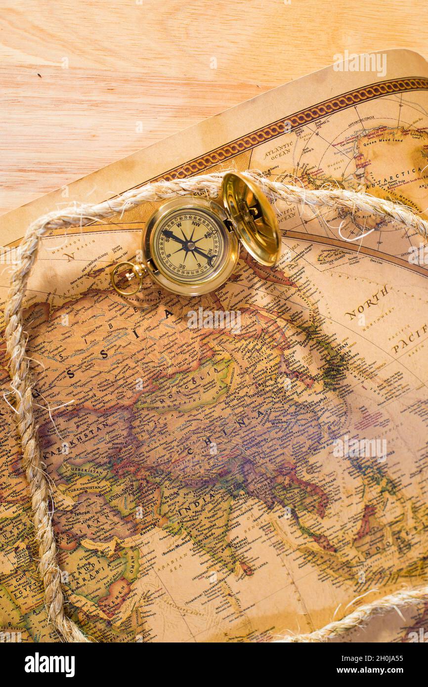 old compass and rope on vintage map Stock Photo - Alamy