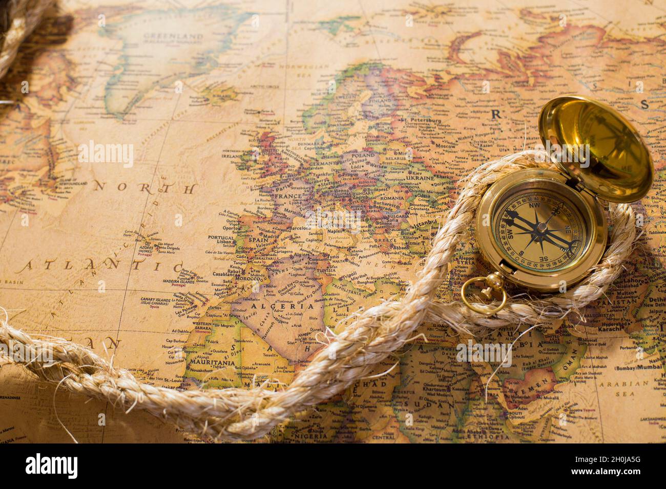 old compass and rope on vintage map Stock Photo - Alamy