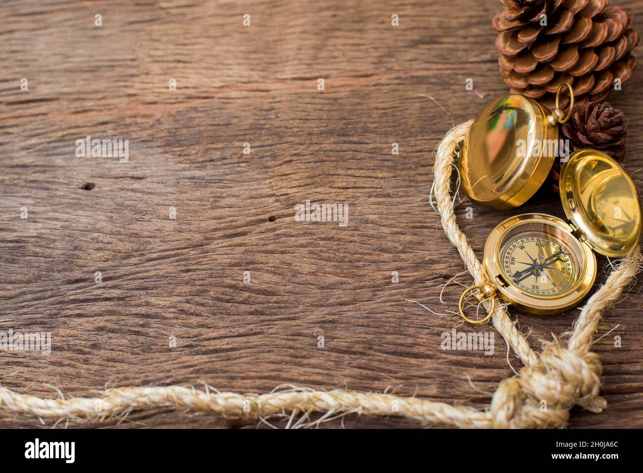 Old Compass and rope on wood background Stock Photo - Alamy