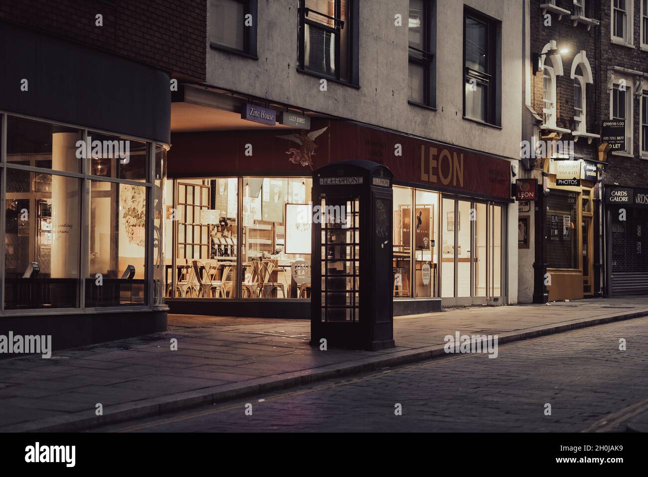 Empty london streets early morning hi-res stock photography and images ...