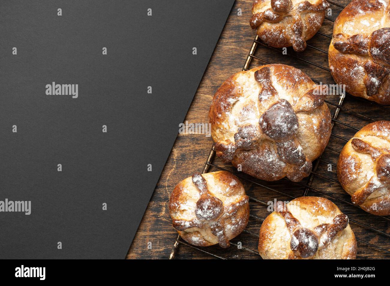 Traditional bread of dead composition Stock Photo - Alamy