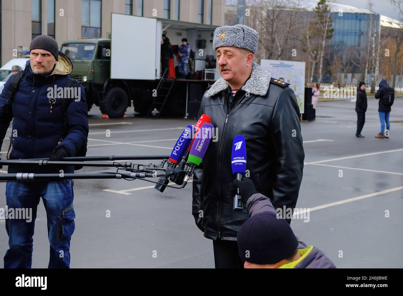 The commander of the central district of the National Guard, General ...
