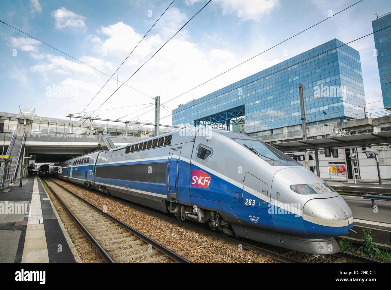 Rennes (Brittany, north western France): trains alongside the platforms ...
