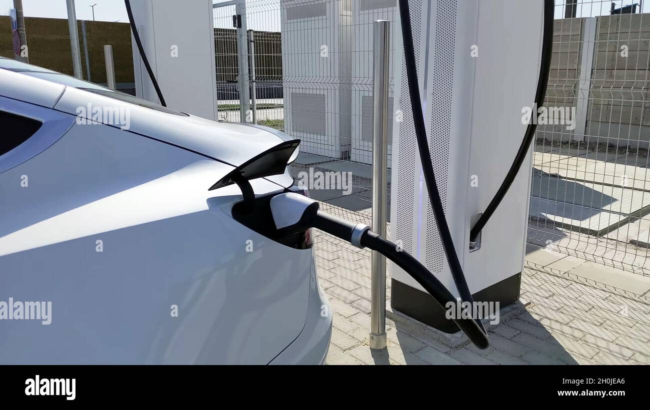 Hydrogen hybrid alternative fuel cell cars hi-res stock photography and ...