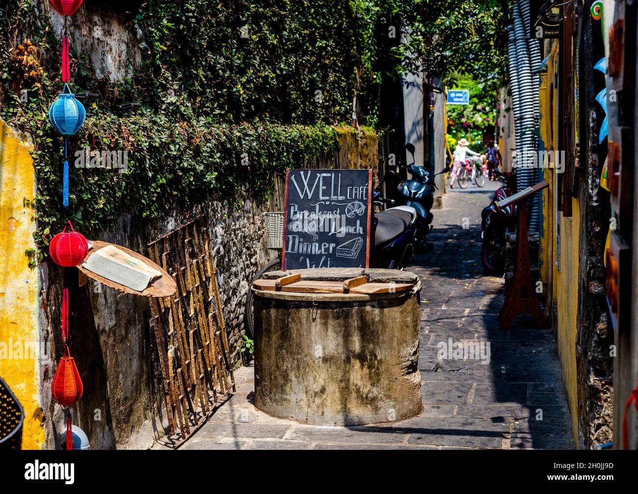 Well street hi-res stock photography and images - Alamy