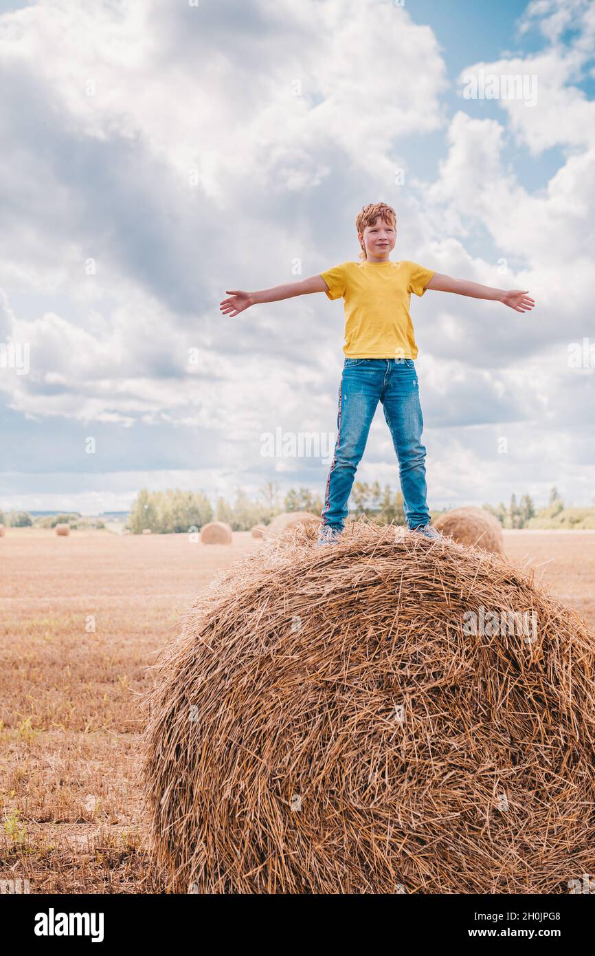 Arms Wide Apart High Resolution Stock Photography and Images - Alamy