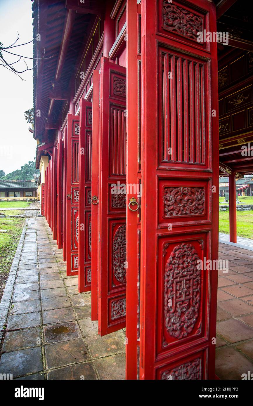 Row of doors hi-res stock photography and images - Alamy