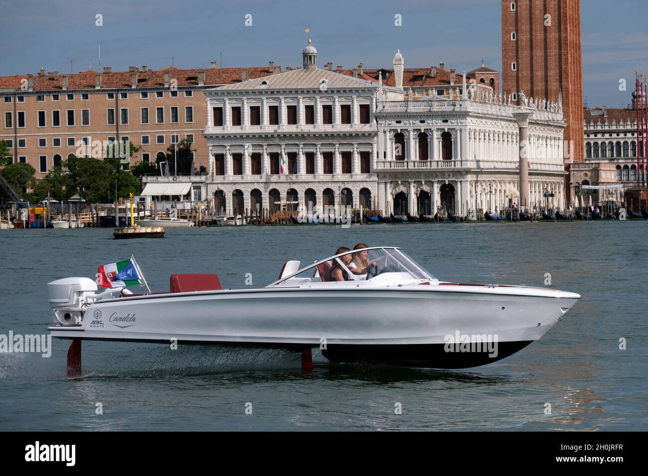 Candela speed boat hi-res stock photography and images - Alamy