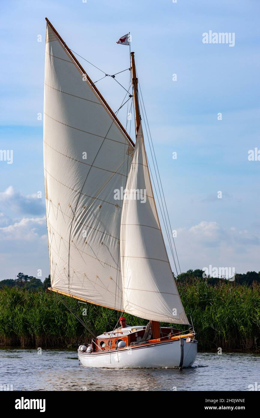 Freshwater lakes hi-res stock photography and images - Alamy