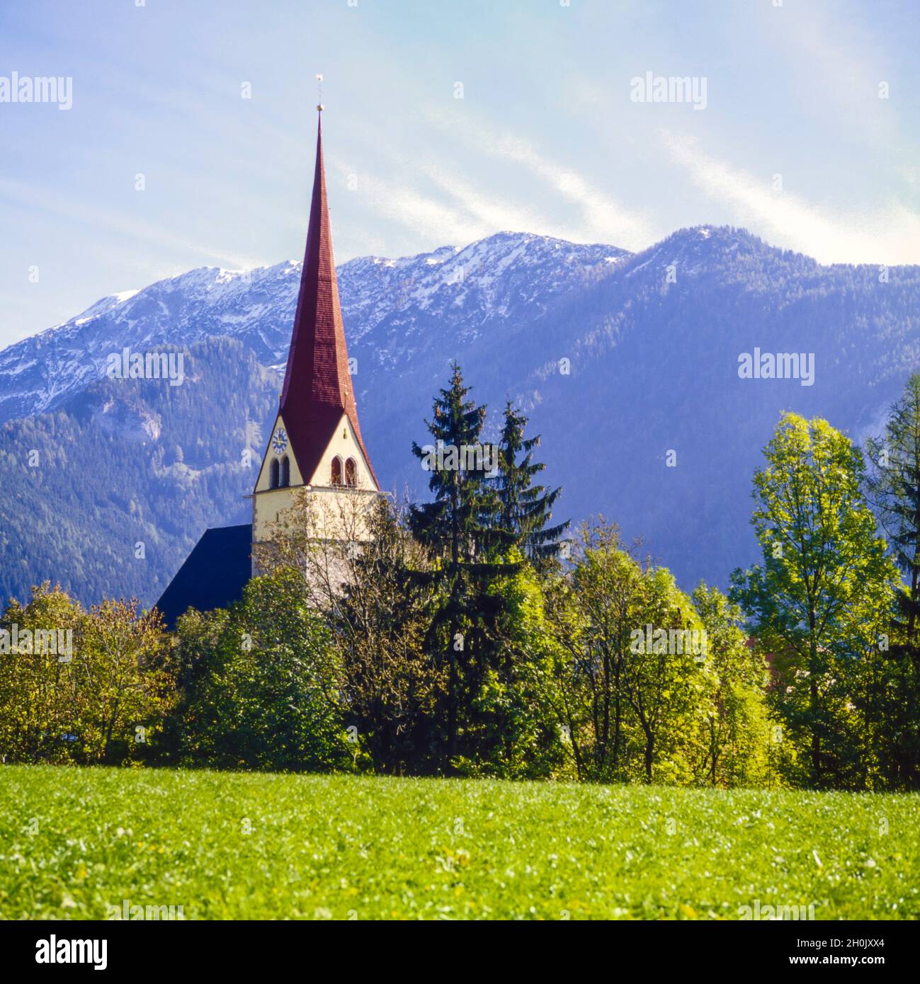 Alpine churches hi-res stock photography and images - Alamy