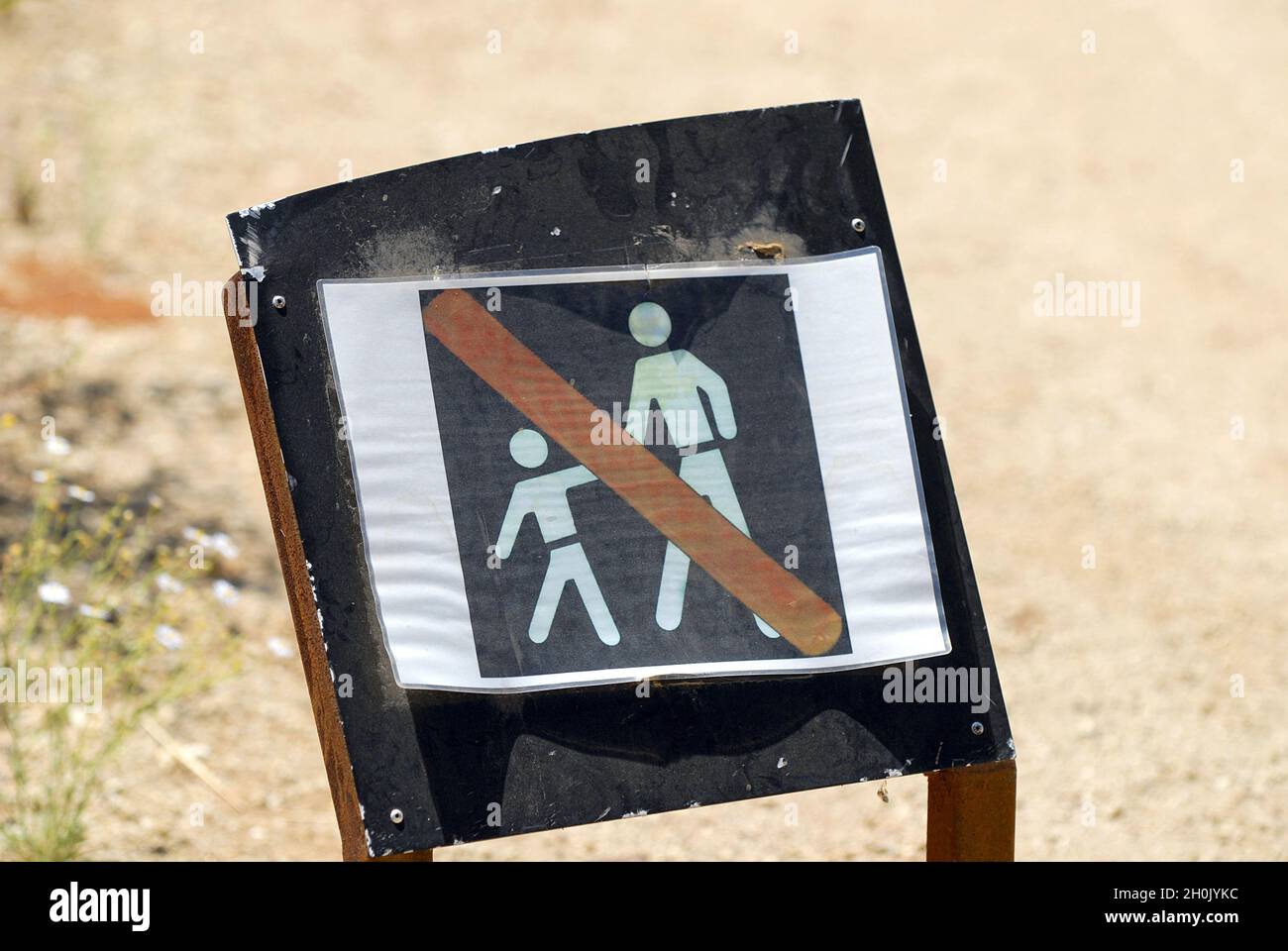 Off limits sign hi-res stock photography and images - Alamy