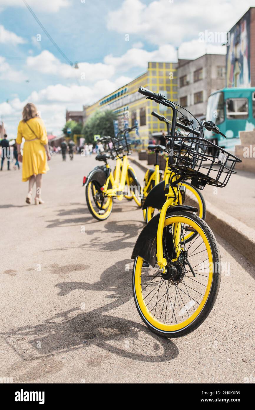 Yellow city bikes hi-res stock photography and images - Alamy