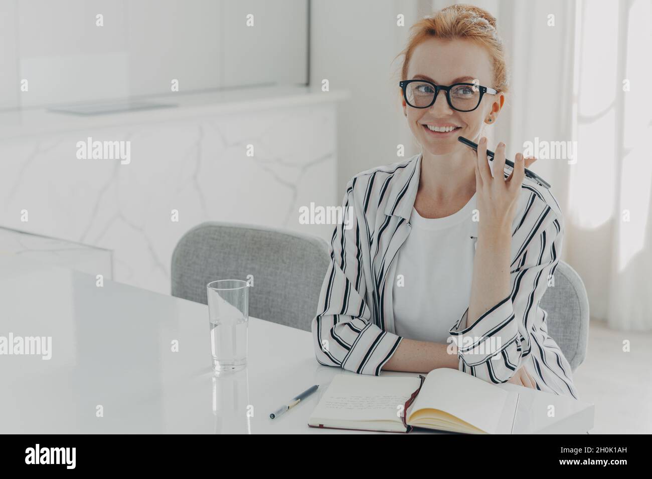 Voice assistant hi-res stock photography and images - Alamy