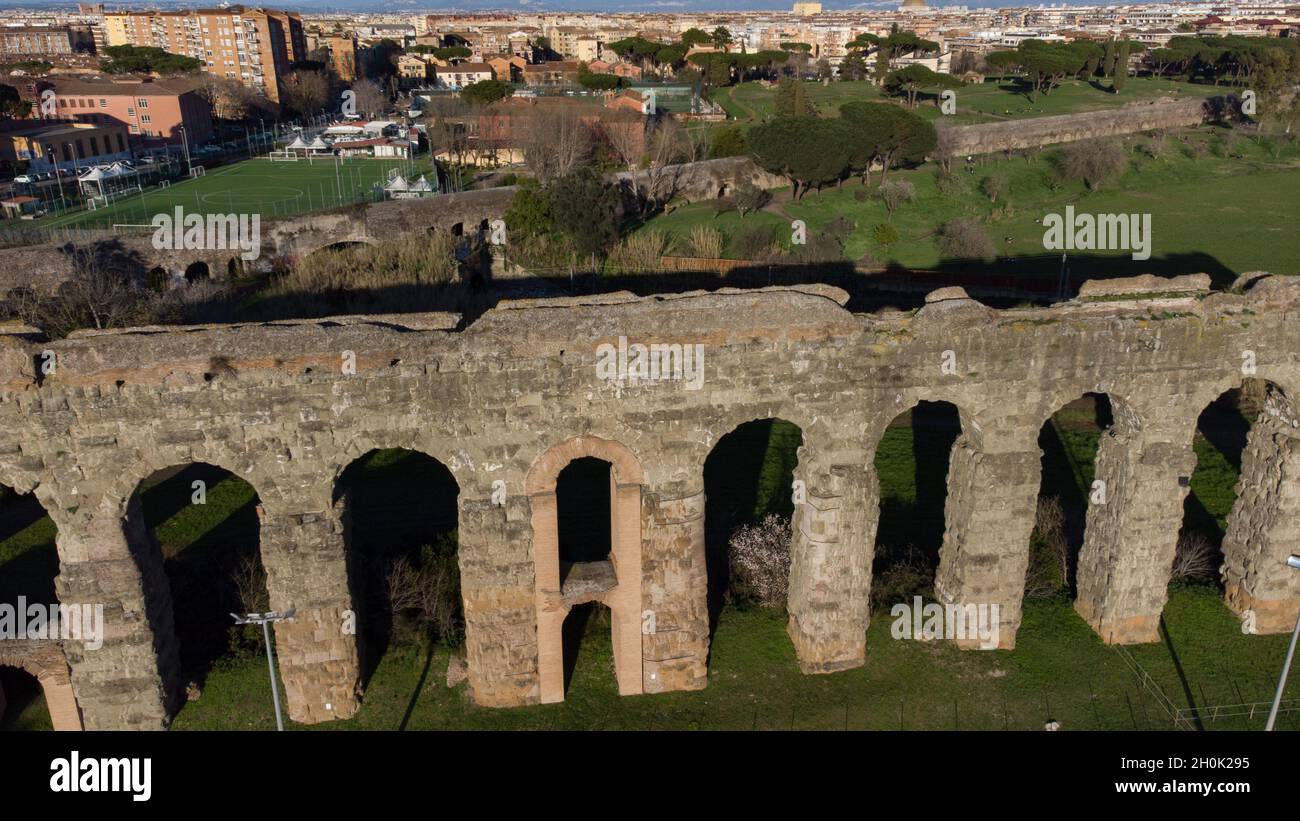 Parco degli acquedotti outside rome hi-res stock photography and images ...