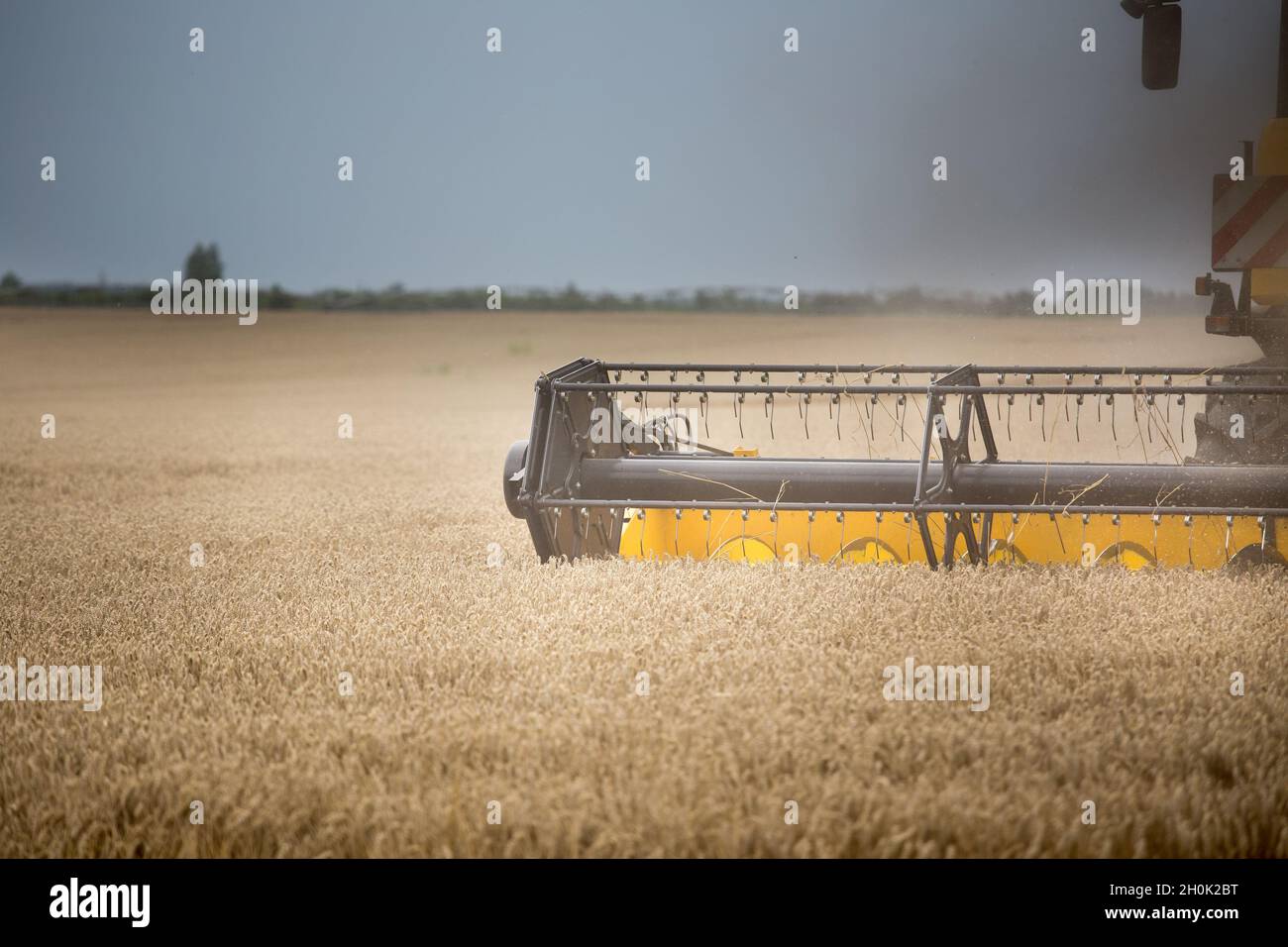 Harvester machine working hi-res stock photography and images - Alamy