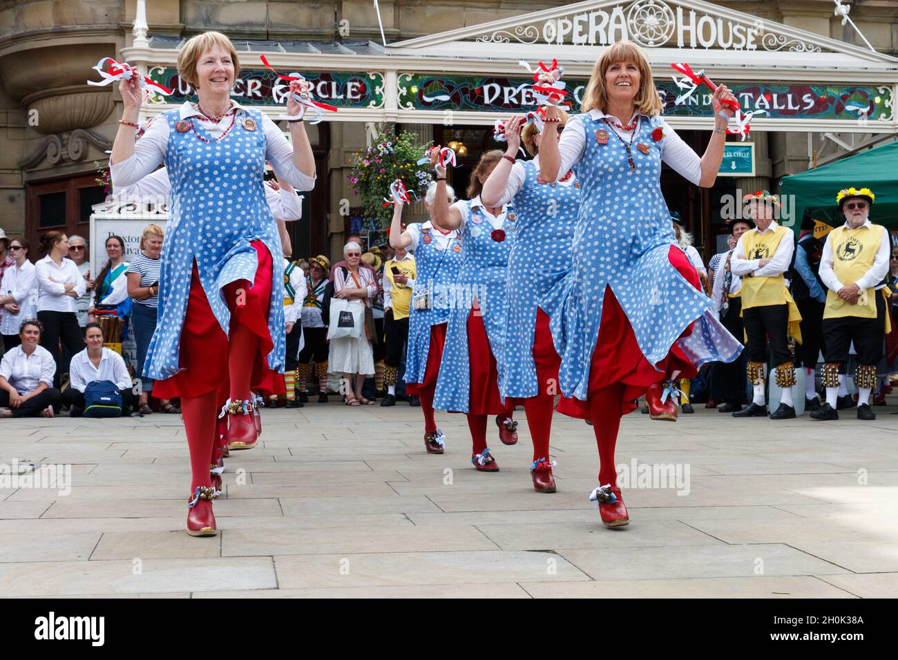 Womens morris dancing team hi-res stock photography and images - Alamy